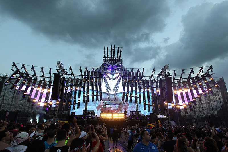 Phoenix-Themed Main Stage at New York’s Electric Zoo Festival Lit with ...