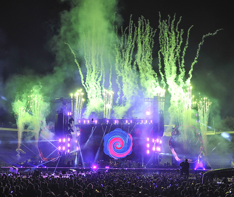 The Visual Splendor of Coldplay’s 'A Head Full of Dreams' Tour | PLSN