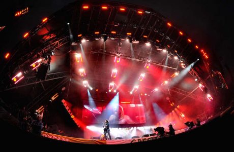 Chroma-Q Color Force II Lights Up Pyramid Stage Artists' Performances ...