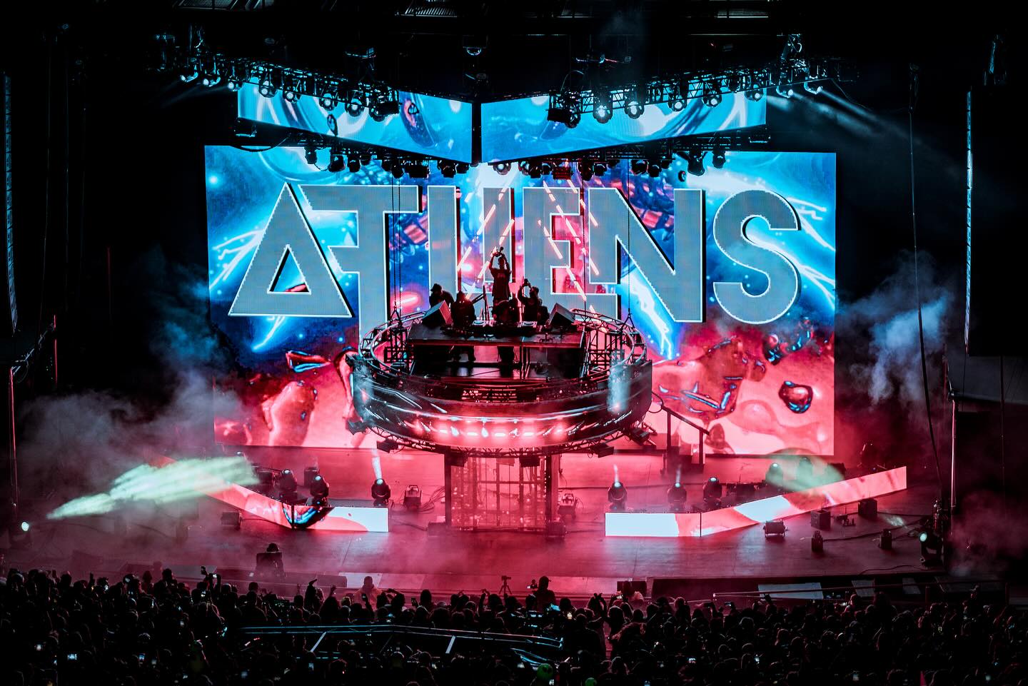 Luis Torres Creates Spacey Aura for ATLiens at Red Rocks with CHAUVET ...