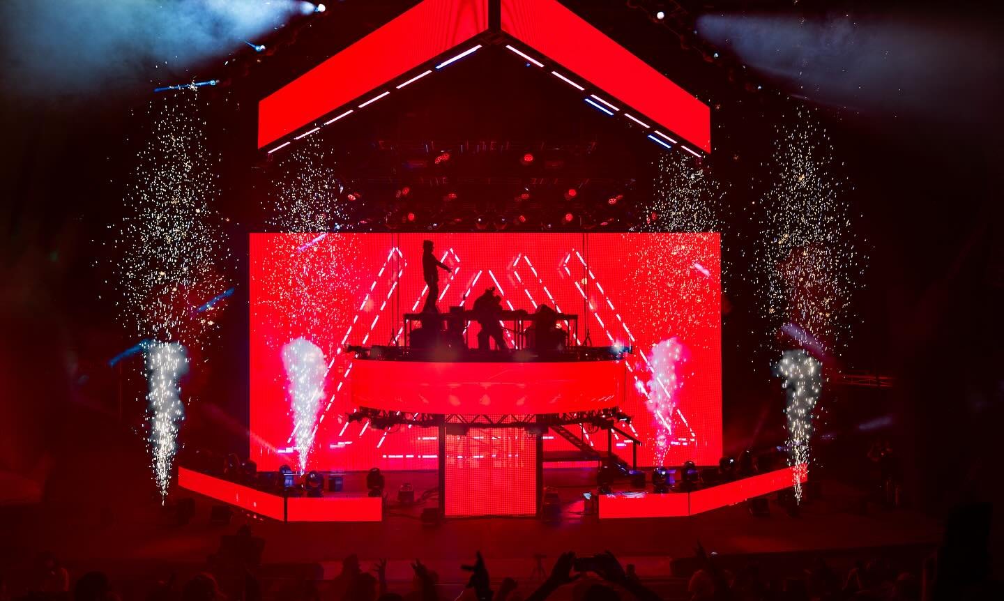 Luis Torres Creates Spacey Aura for ATLiens at Red Rocks with CHAUVET ...