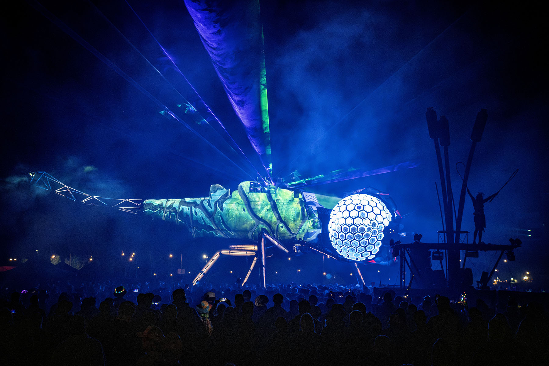 Avolites Diamond 9 Controls Arcadia Dragonfly Lighting & Video | PLSN