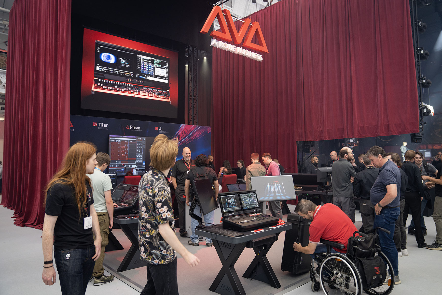 Avolites New Diamond 7 Console and Prism One Media Software Make UK ...