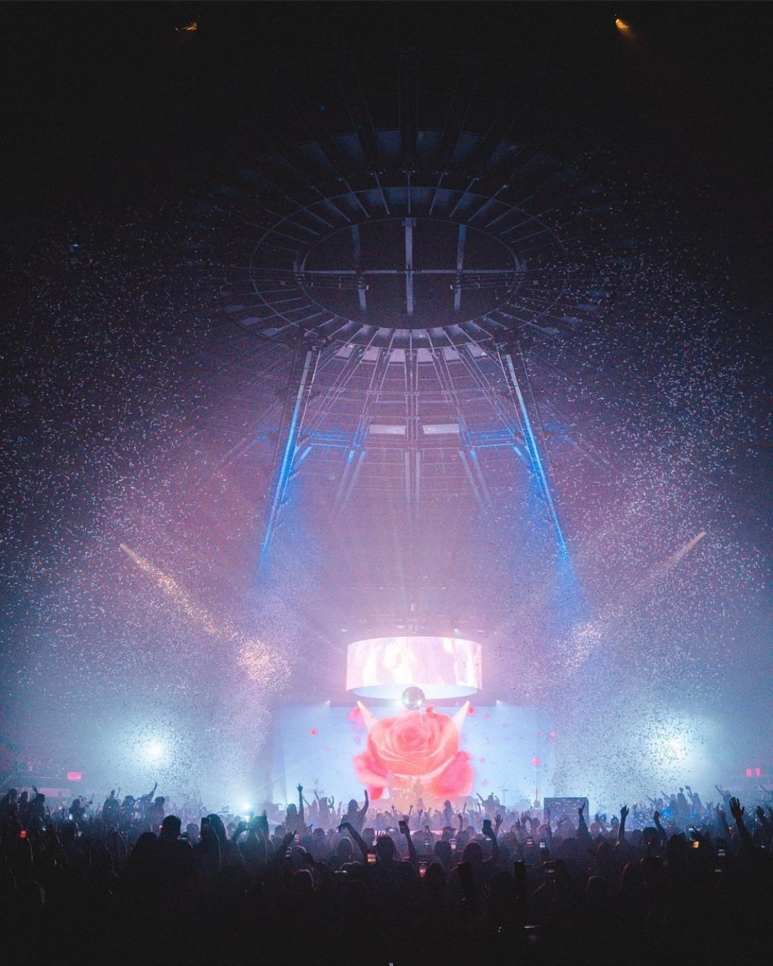 Ben Gilbert Uses CHAUVET Professional Fixtures to Reflect Many Moods of ...