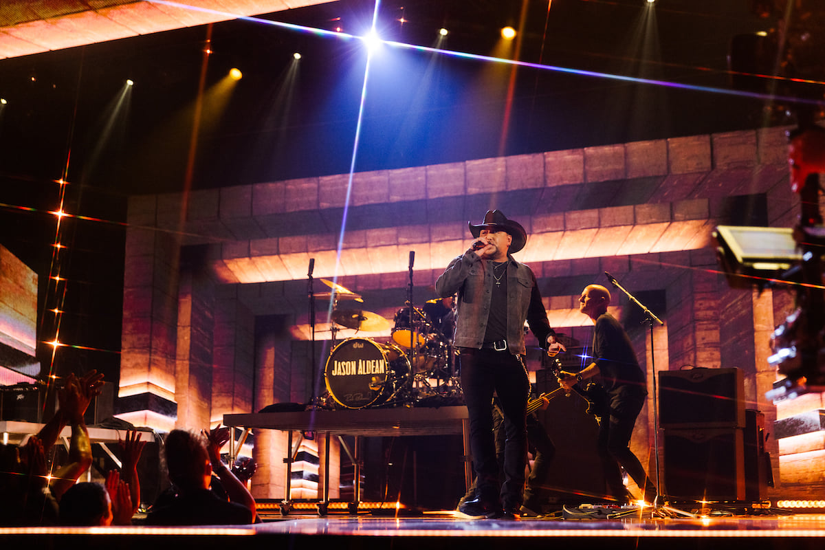 Allen Branton Lights iHeart Awards with Chauvet Professional Fixtures ...