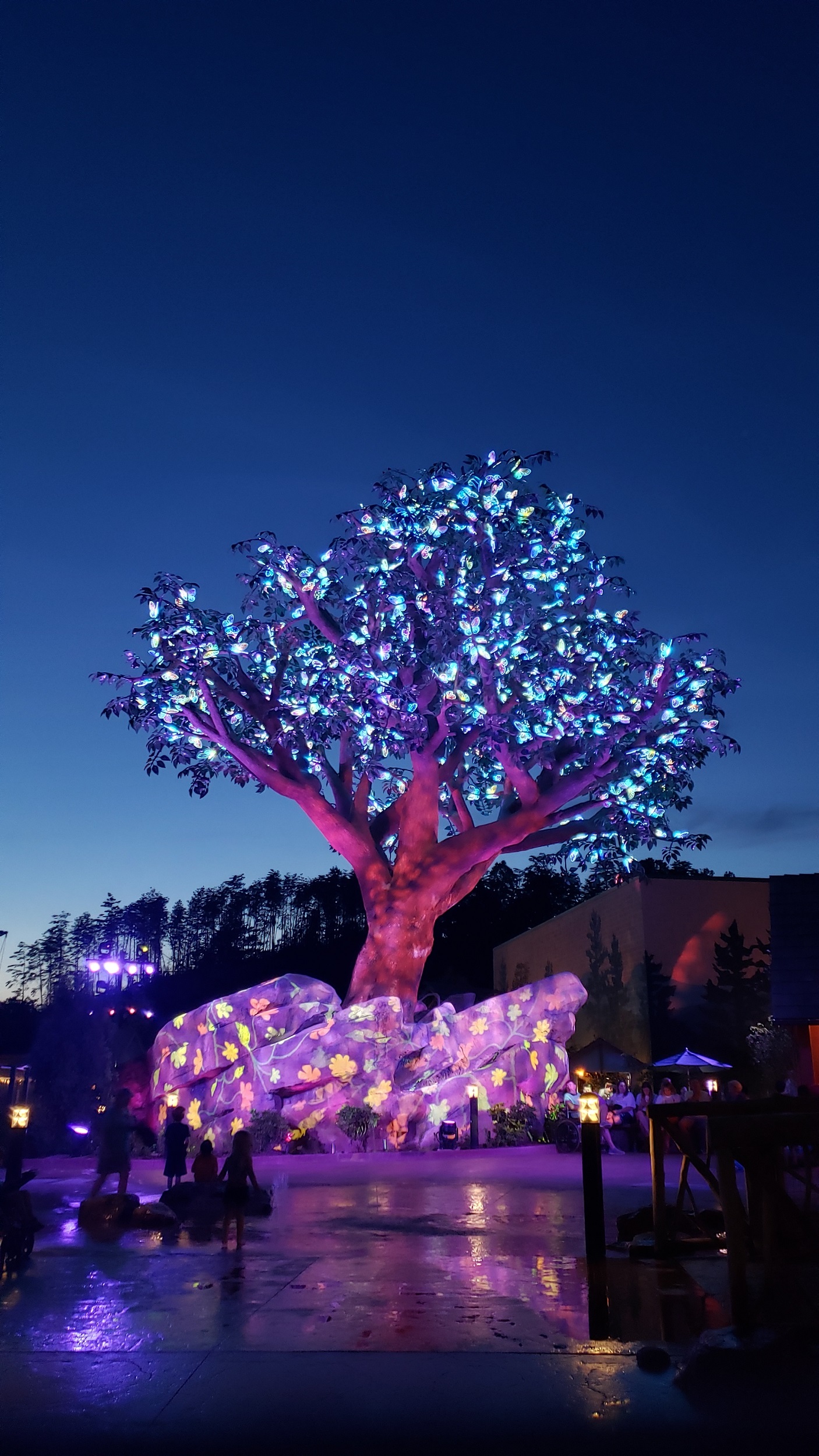 Dollywood Wildwood Grove Tree Lit with Elation, Other Fixtures | PLSN