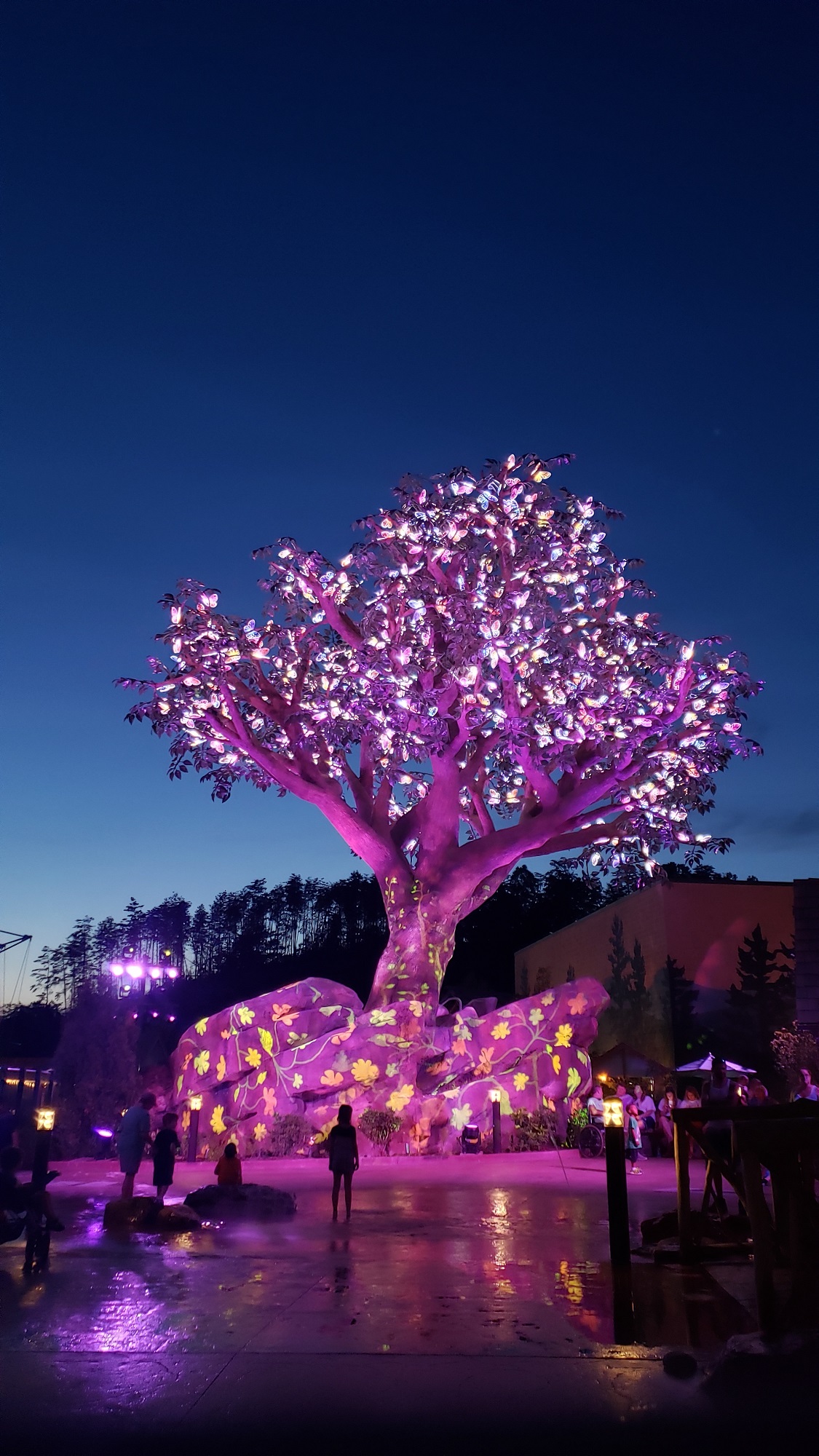 Dollywood Wildwood Grove Tree Lit with Elation, Other Fixtures | PLSN