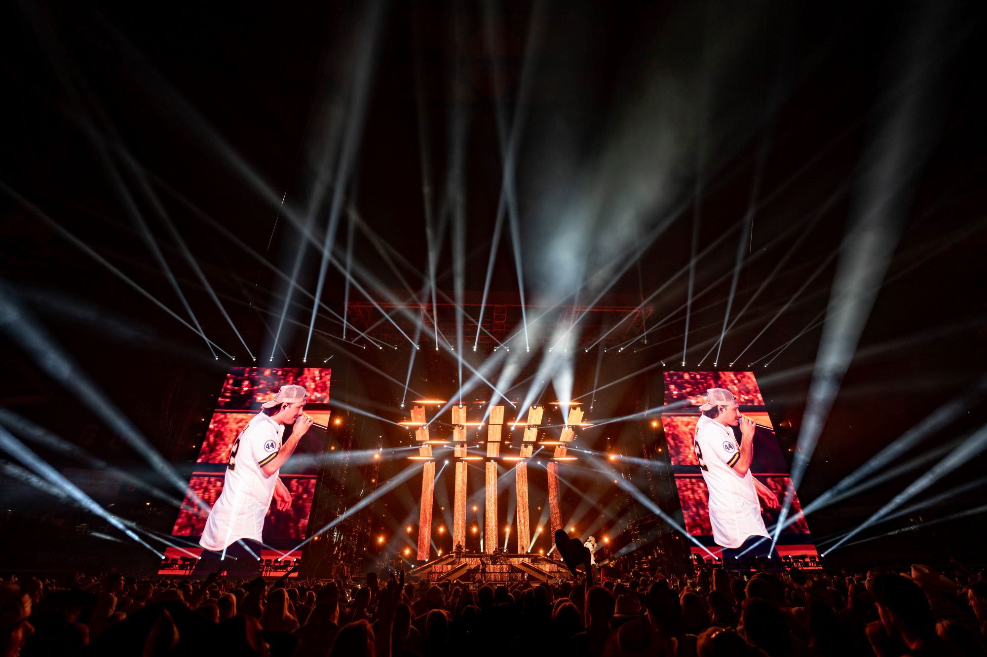 Zac Coren Lights Morgan Wallen ‘One Night at a Time’ Stadium Tour with ...