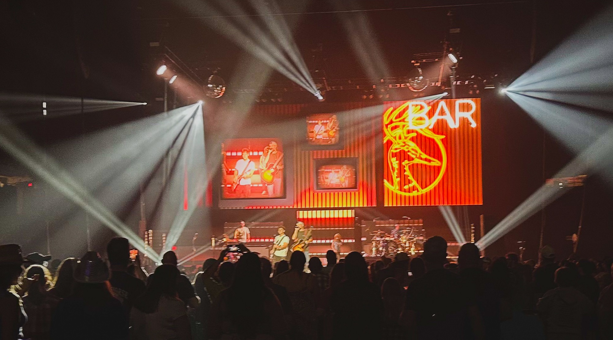 Elation Smarty Hybrid™ Workhorse Lights on Walker Hayes 'Duck Buck Tour' | PLSN