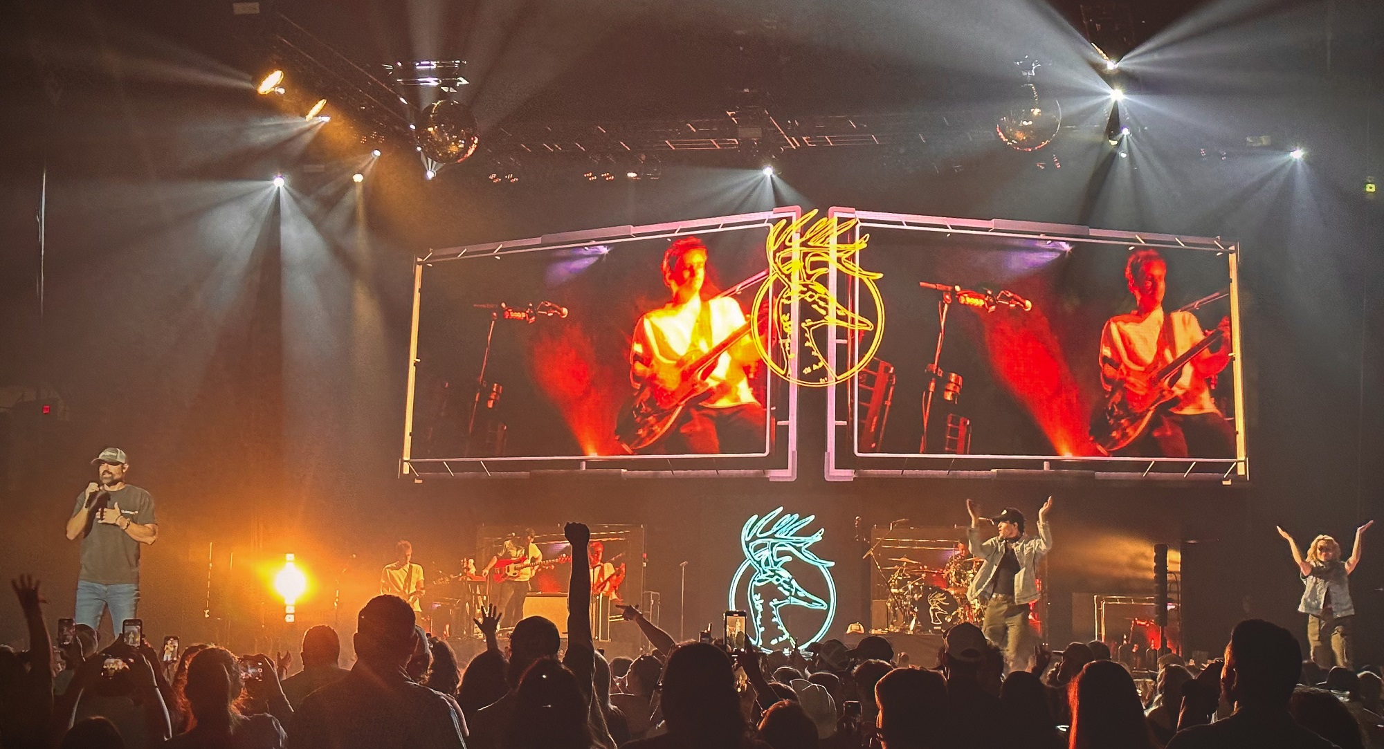 Elation Smarty Hybrid™ Workhorse Lights on Walker Hayes 'Duck Buck Tour' | PLSN
