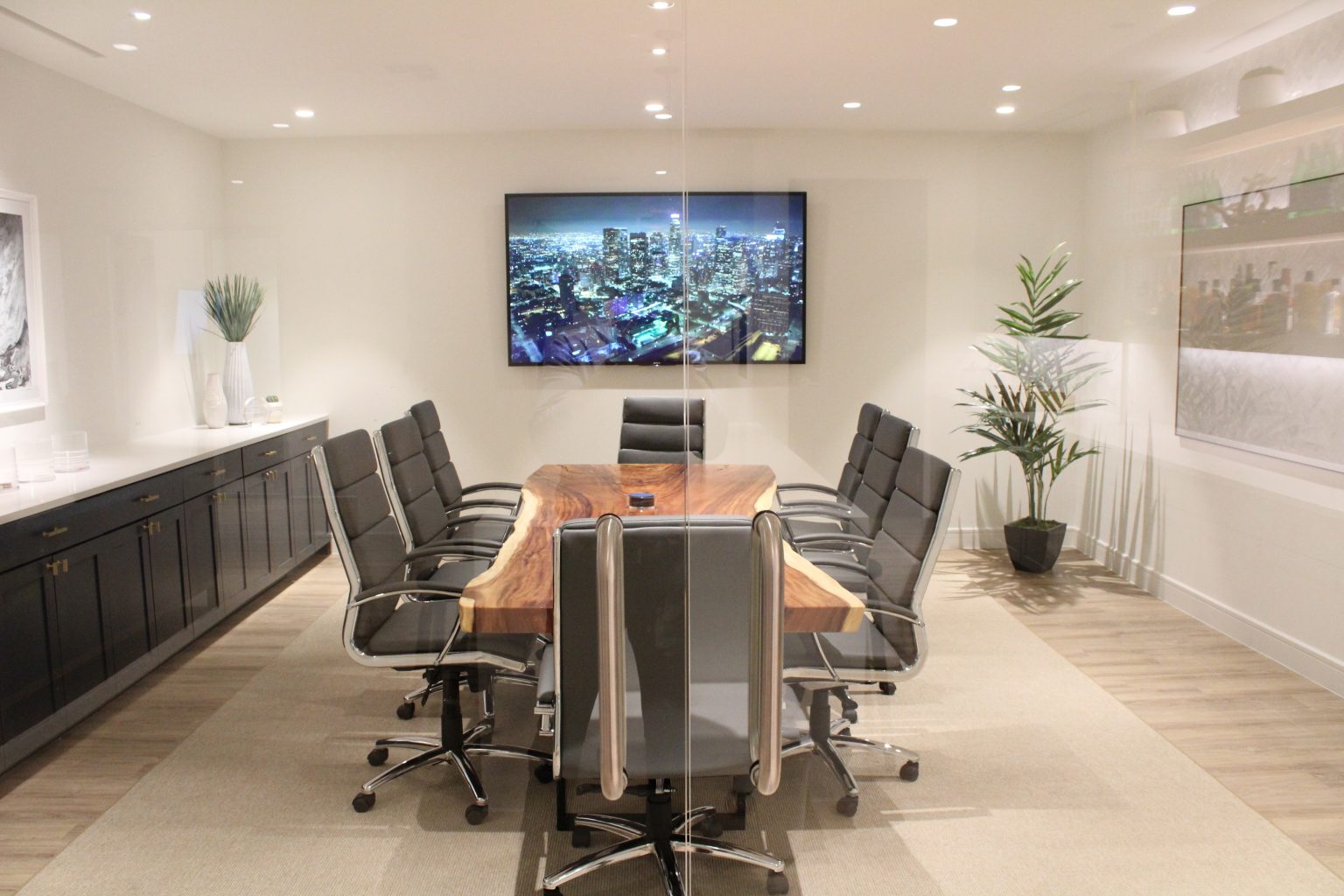 Environmental Lights Teams with Evolve Technologies and WOW Media to ...