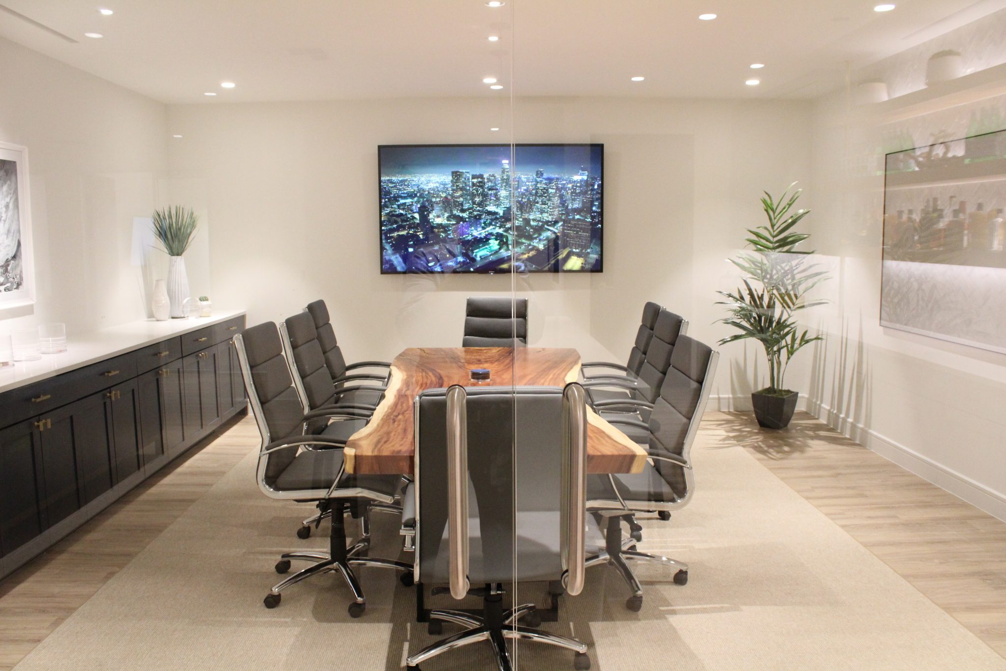 Environmental Lights Teams with Evolve Technologies and WOW Media to ...