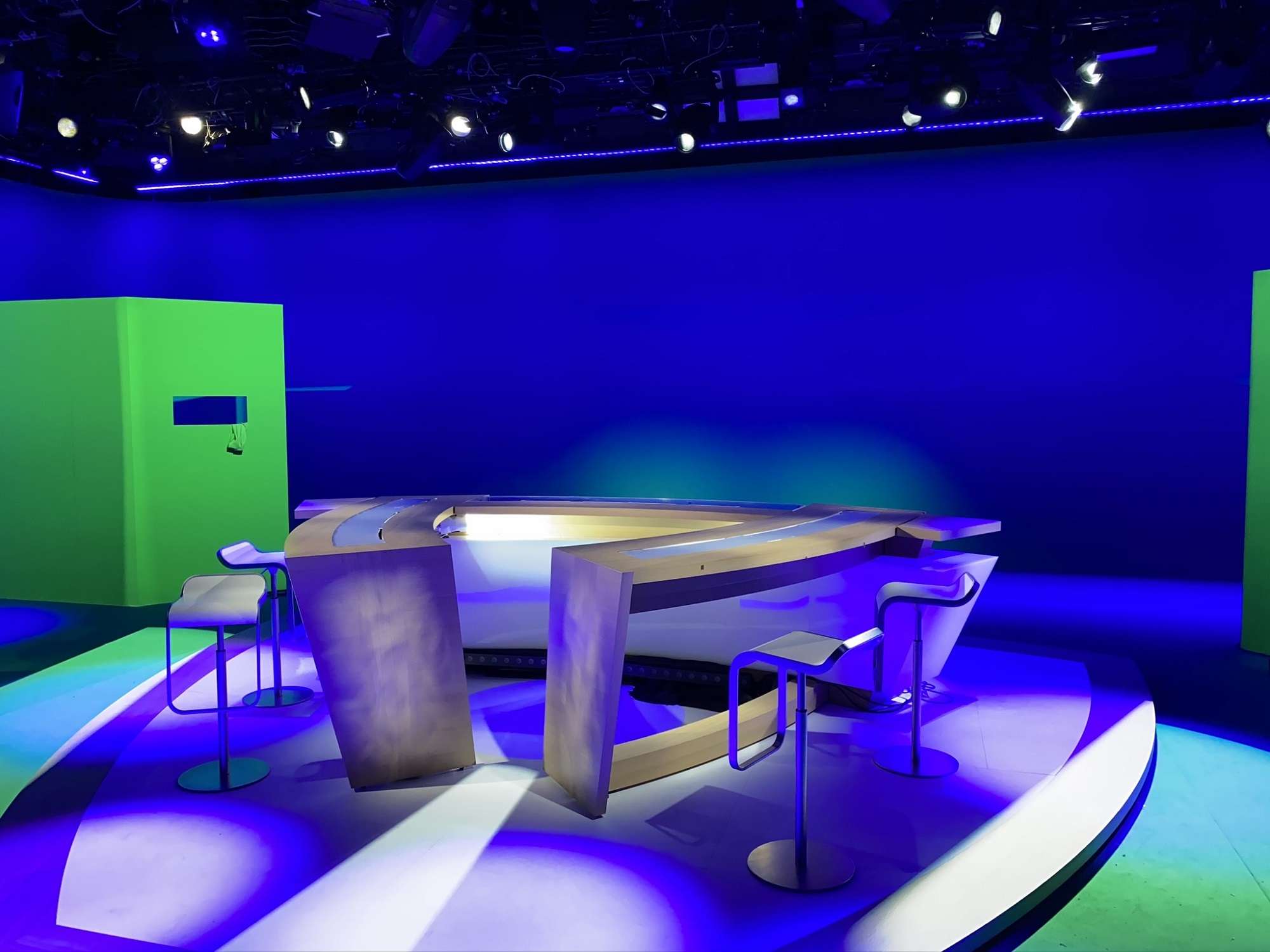 Innovative Design for France Television's Set 330 Includes Elation ...