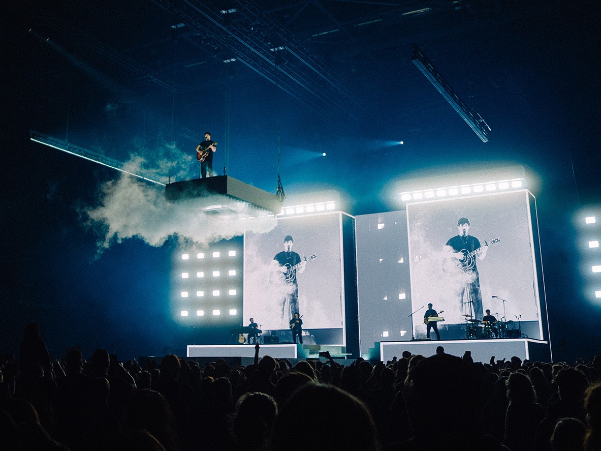 ST. ROBO and GLP Create Immersive World for Wincent Weiss | PLSN