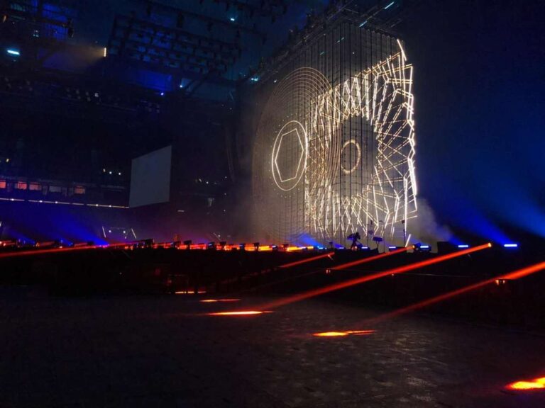 ROE Visual Vanish LED Screen To Reveal DJ Snake | PLSN