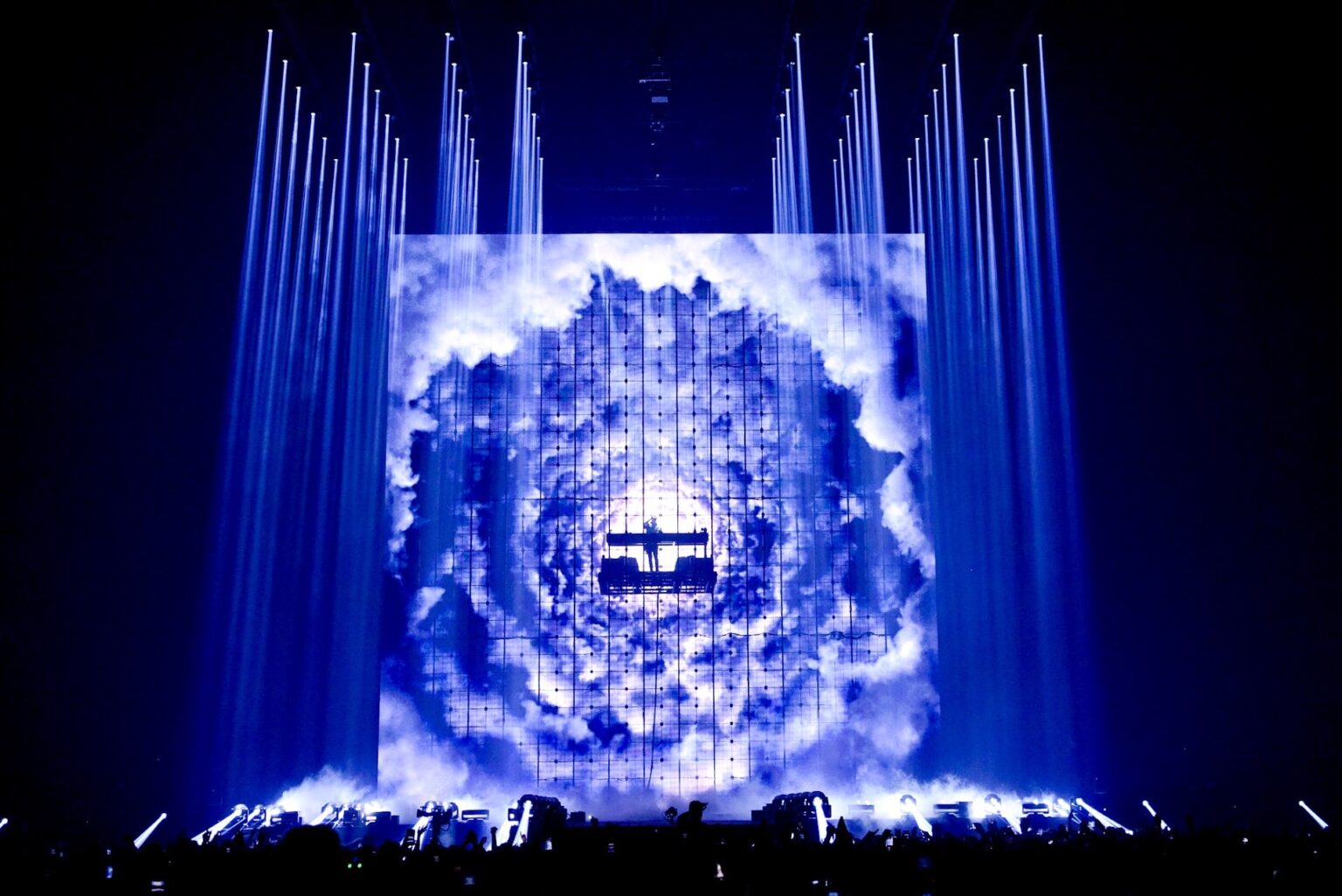 ROE Visual Vanish LED Screen To Reveal DJ Snake | PLSN