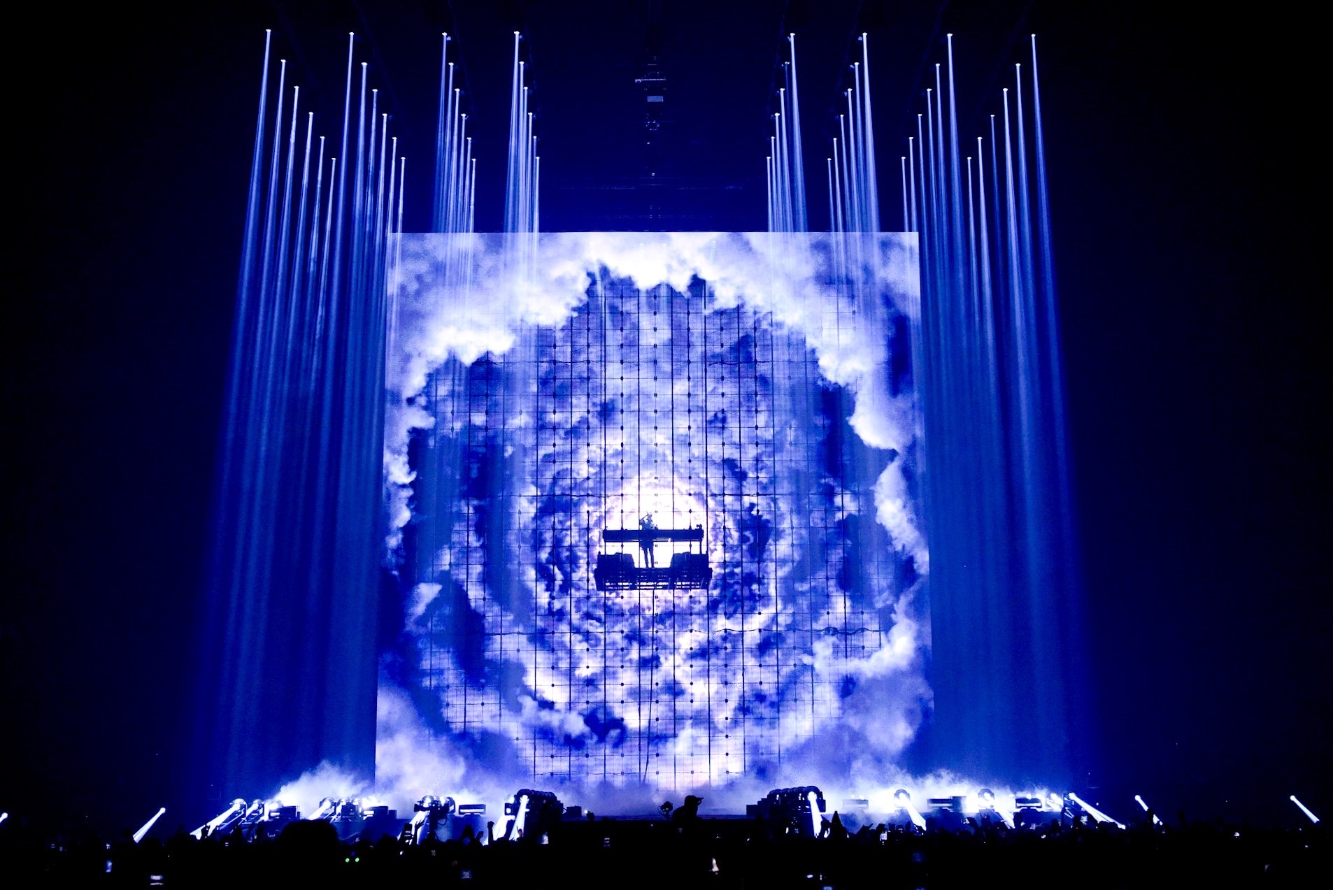 ROE Visual Vanish LED Screen To Reveal DJ Snake | PLSN