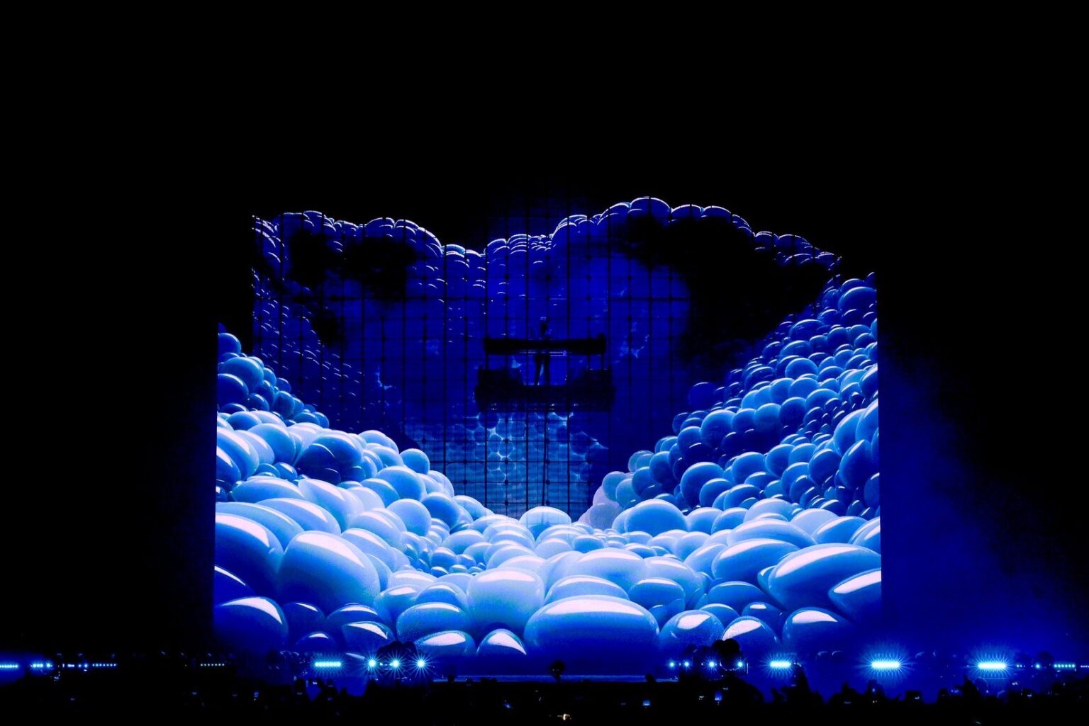 ROE Visual Vanish LED Screen To Reveal DJ Snake | PLSN