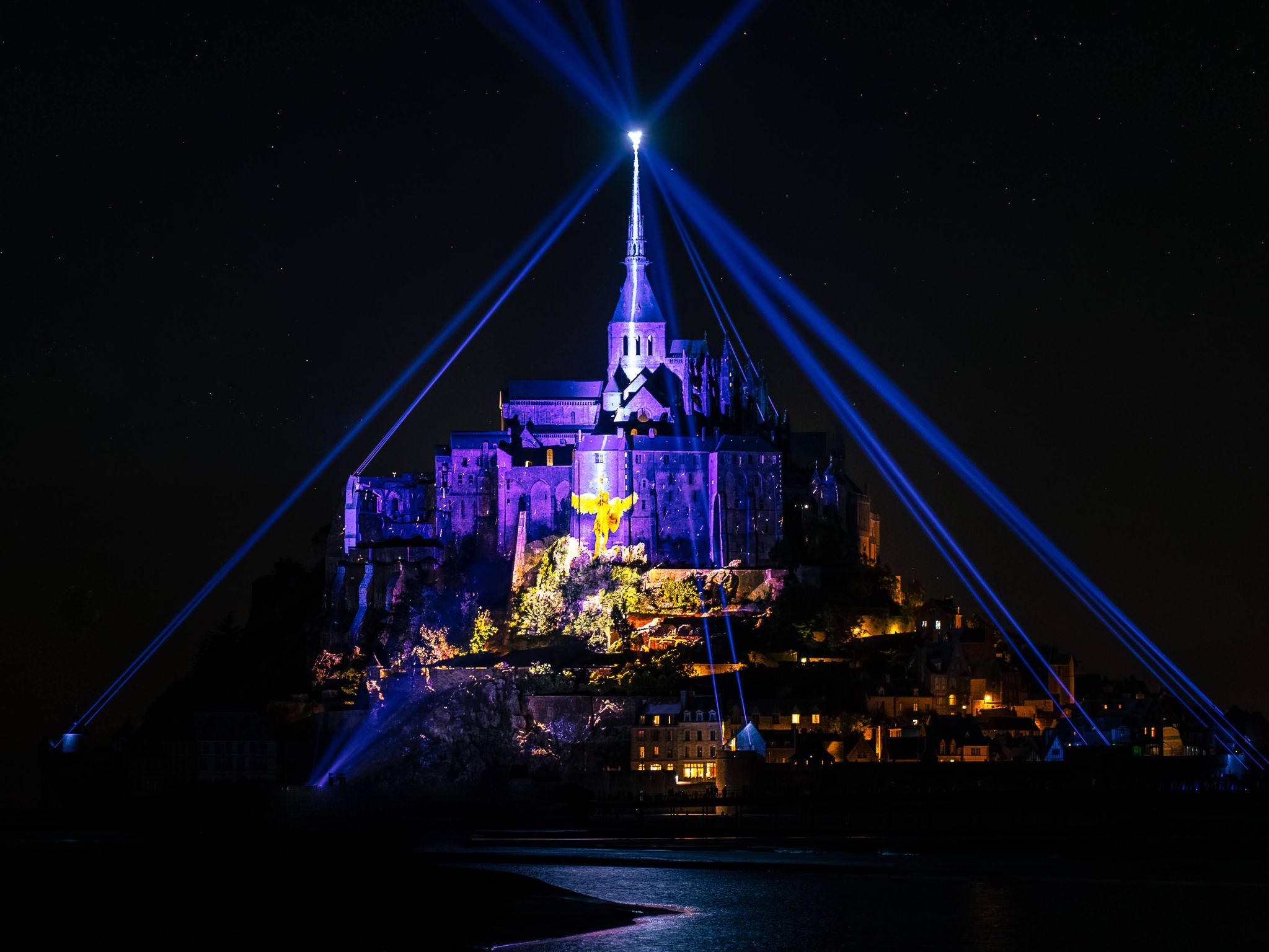 Projection Mapping Celebrates the Mont-Saint-Michel Millennium with the ...