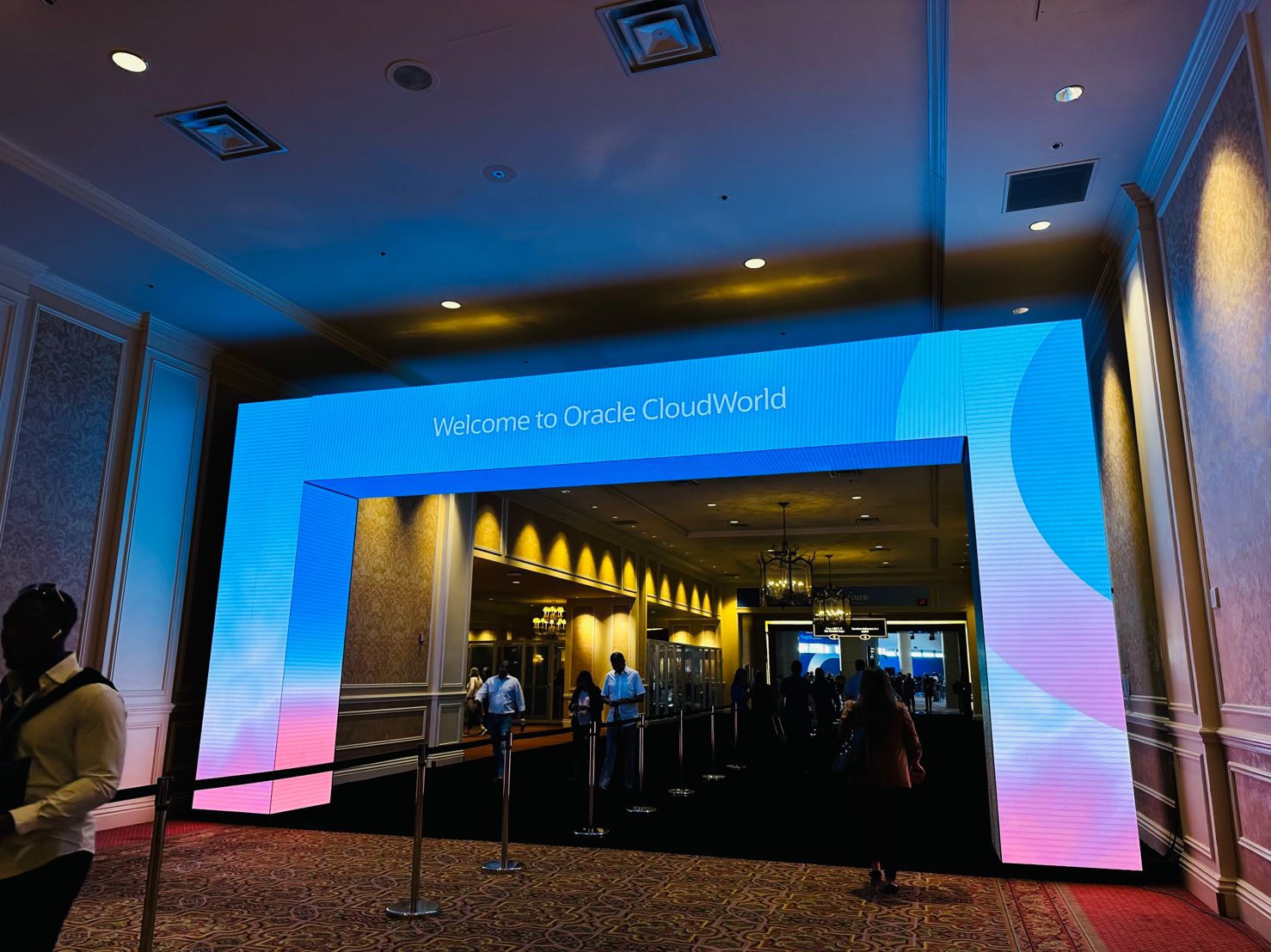 Oracle CloudWorld 2022 Kicks Off with Graphite LED Technology | PLSN