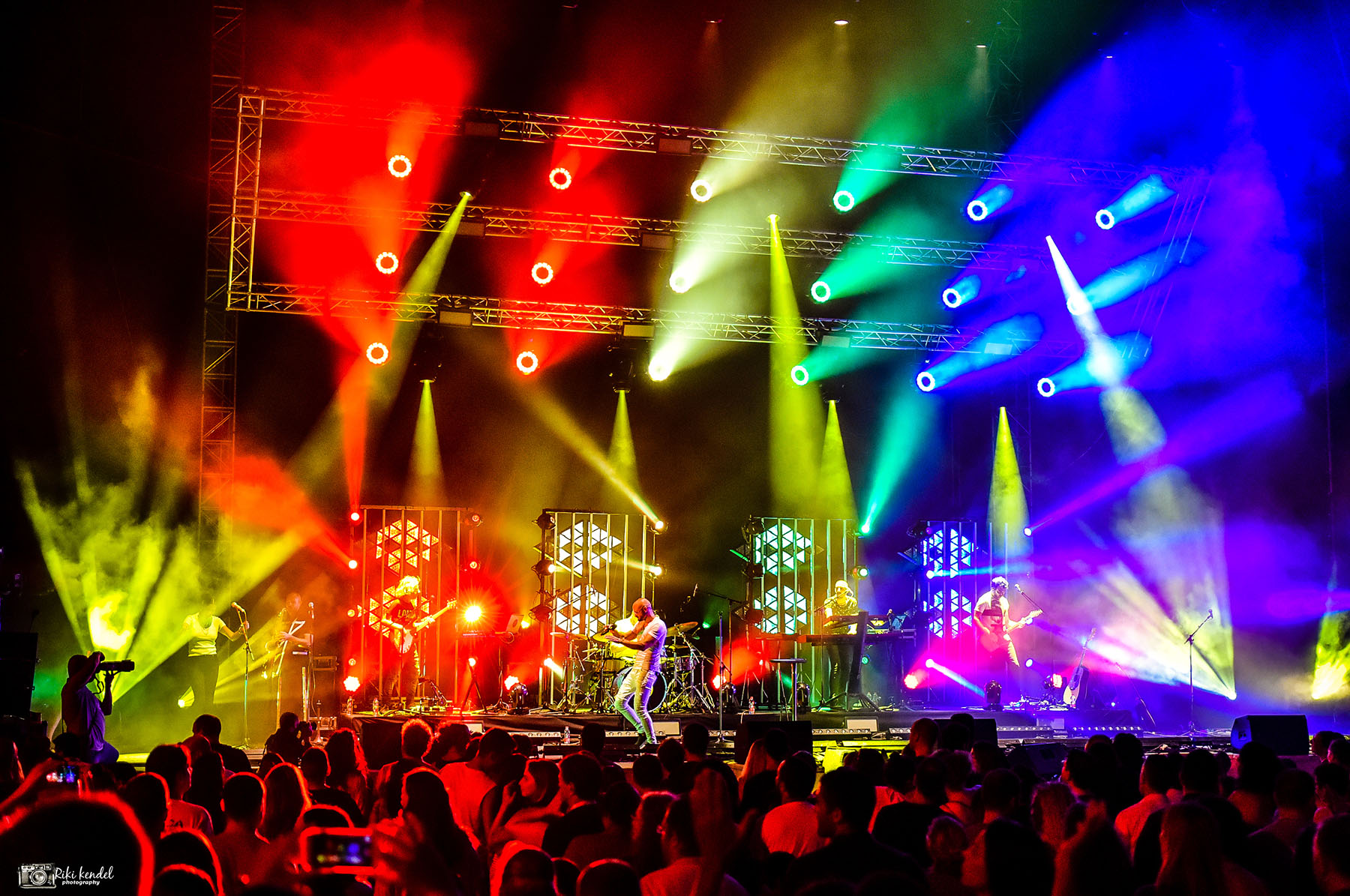 Avraham Tal Plays Robe on Tour | PLSN