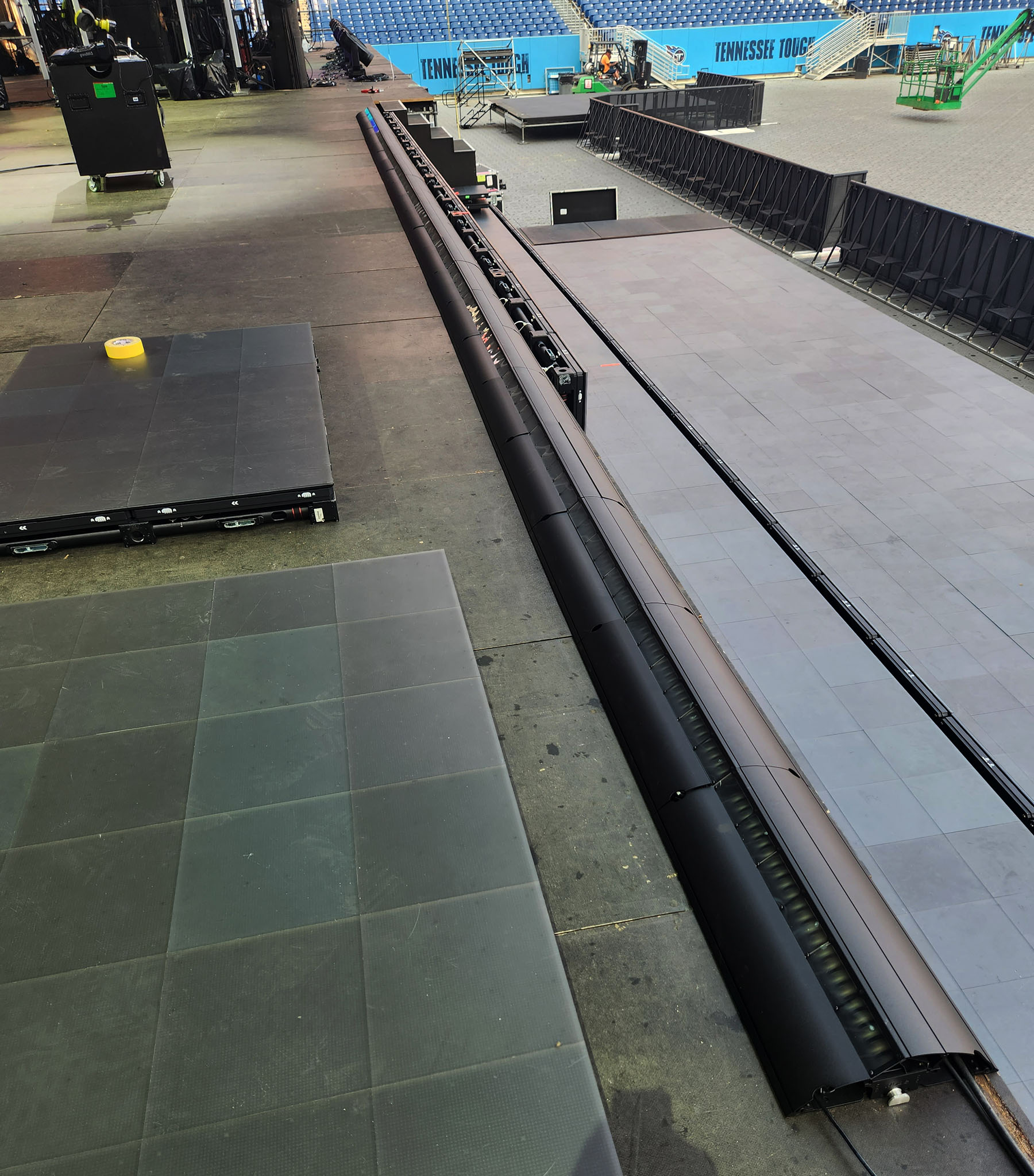 First Robe FOOTSIES in the US on CMA Fest | PLSN