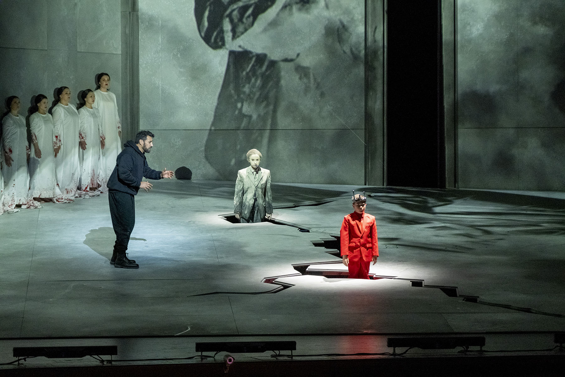 Robe Lights the Way for ‘Macbeth’ at New Zealand Opera | PLSN