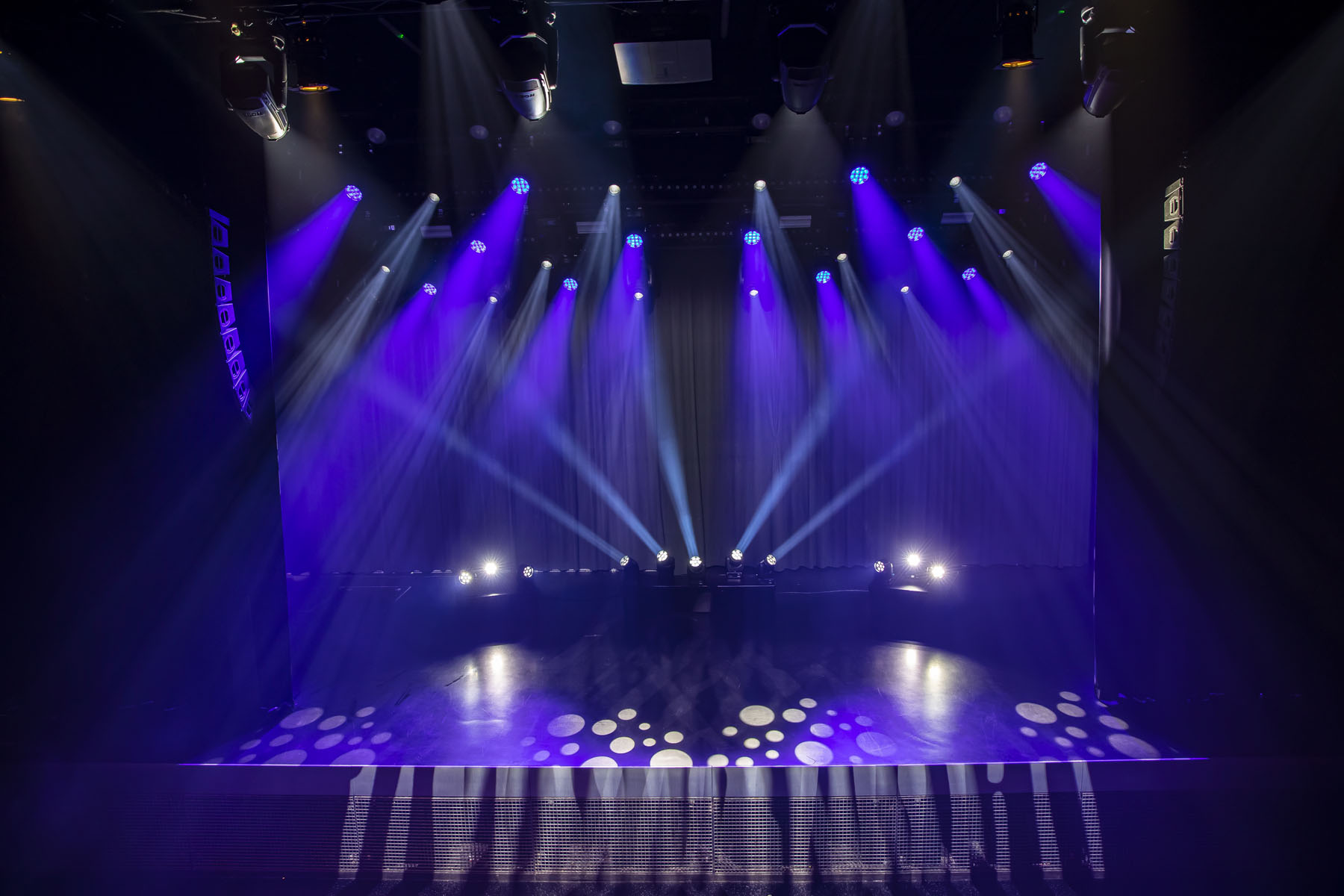 Metropool Hengelo Boosts Robe Moving Light Stock | PLSN
