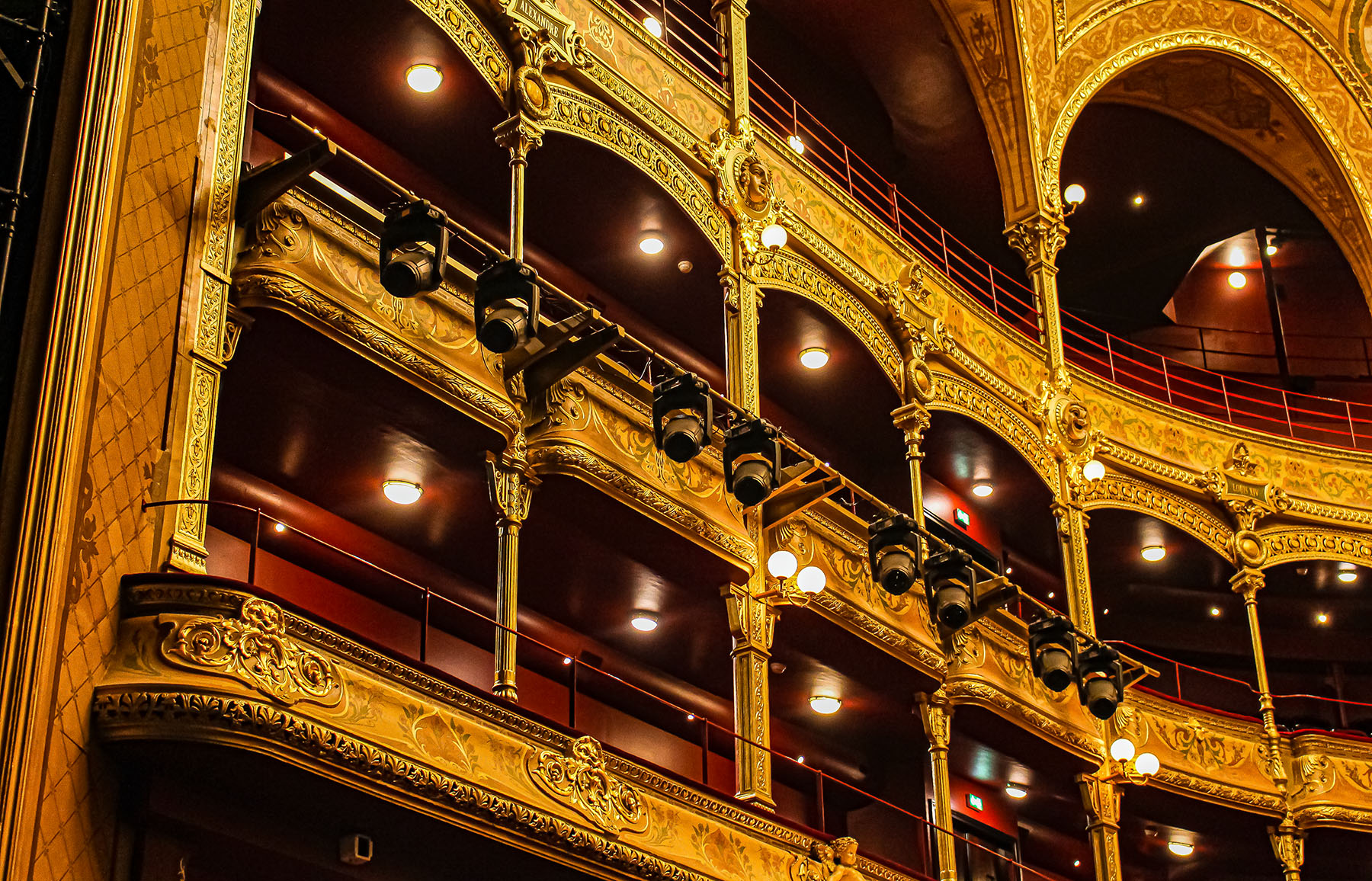Théâtre du Châtelet Chooses Robe T1 Profiles & RoboSpots | PLSN