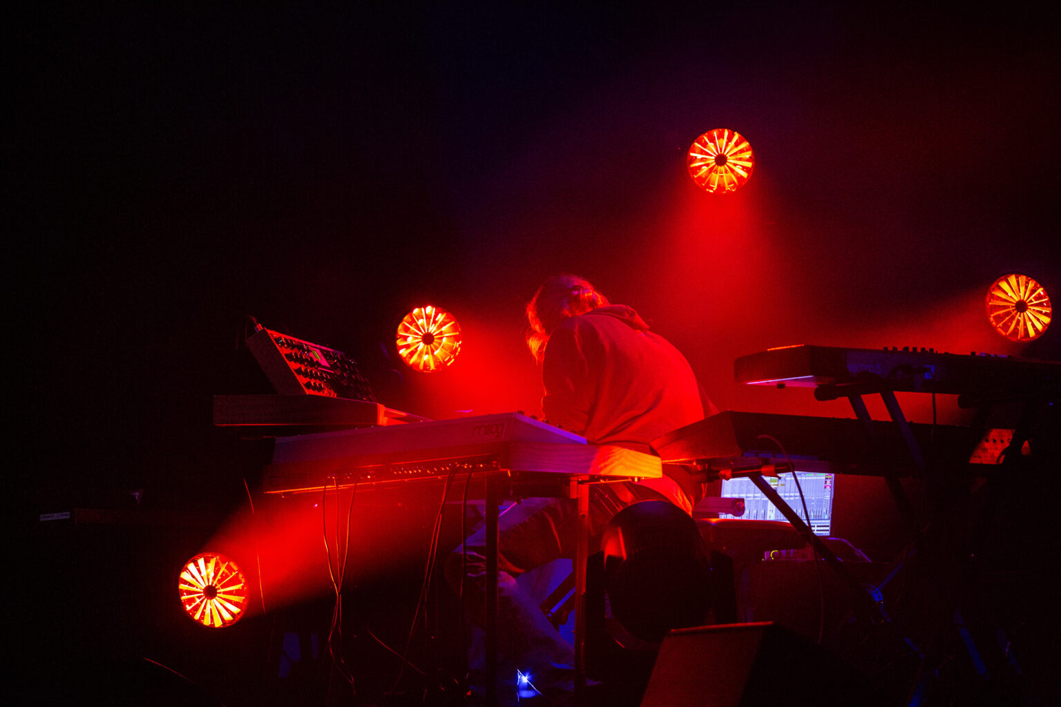 Vari-Lite Luminaires Add On-Camera Effects for Niels Broos Live | PLSN